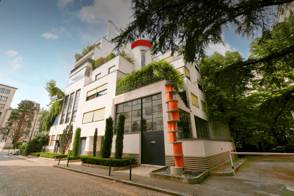 Vente d'un appartement historique rue Mallet-Stevens